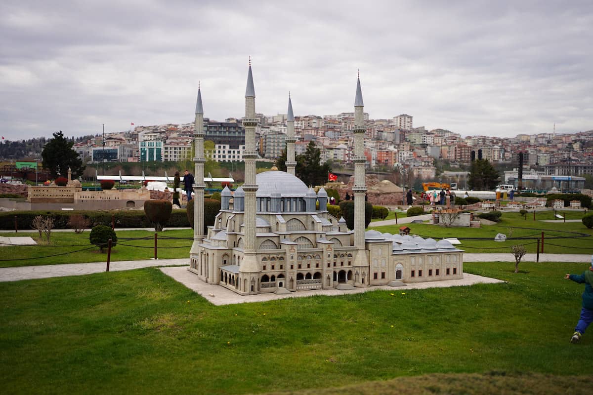 Entdecke die Wunder von Miniatürk: Eine Reise durch die Miniaturwelt ...